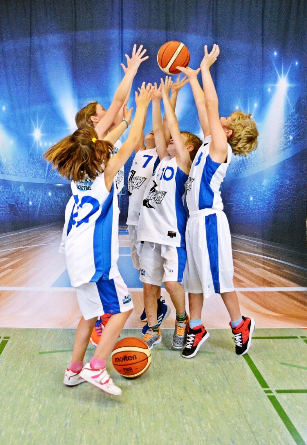 Rotter Jungbasketballer mit Premiere in neuen Trikots – Wasserburger ...